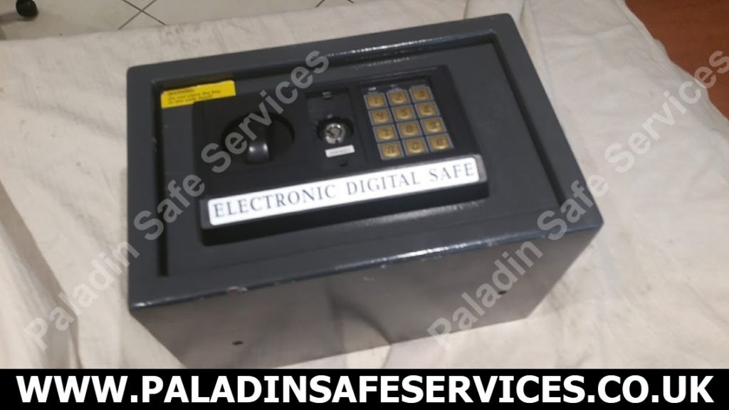 Electronic Digital Hotel Safe Key Stuck In Lock - Paladin Safe Services