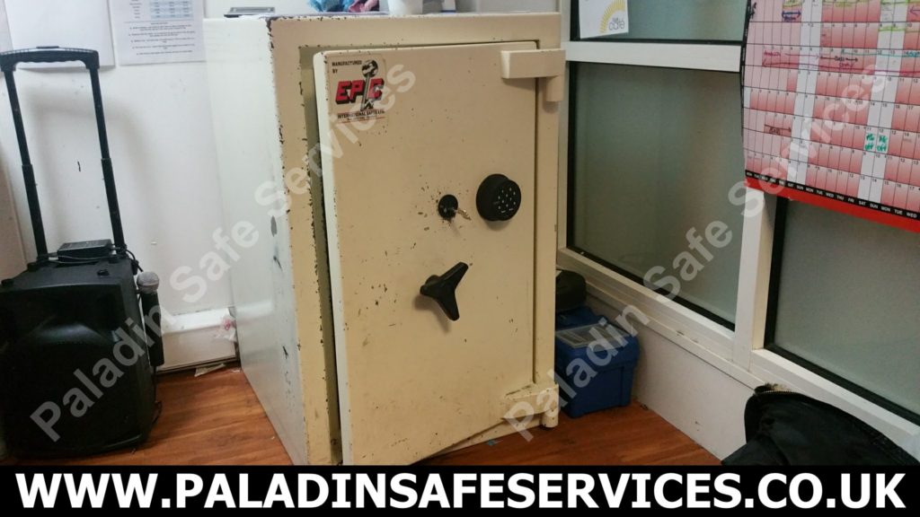 Epic Challenger Safe Opening - Paladin Safe Services