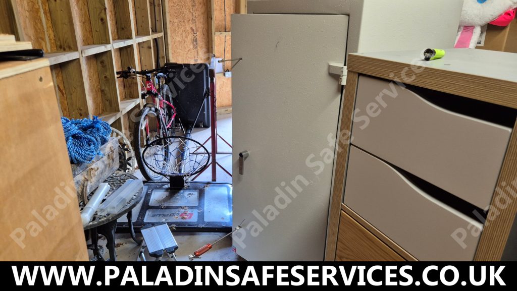 Burton Safe Lost Keys Safecracker Halifax - Paladin Safe Services